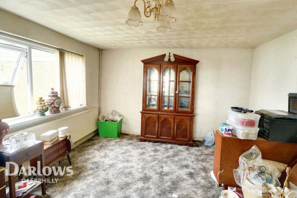 38 Lewis Drive, Caerphilly CF83 3FT 3 bed end of terrace house - £120,000