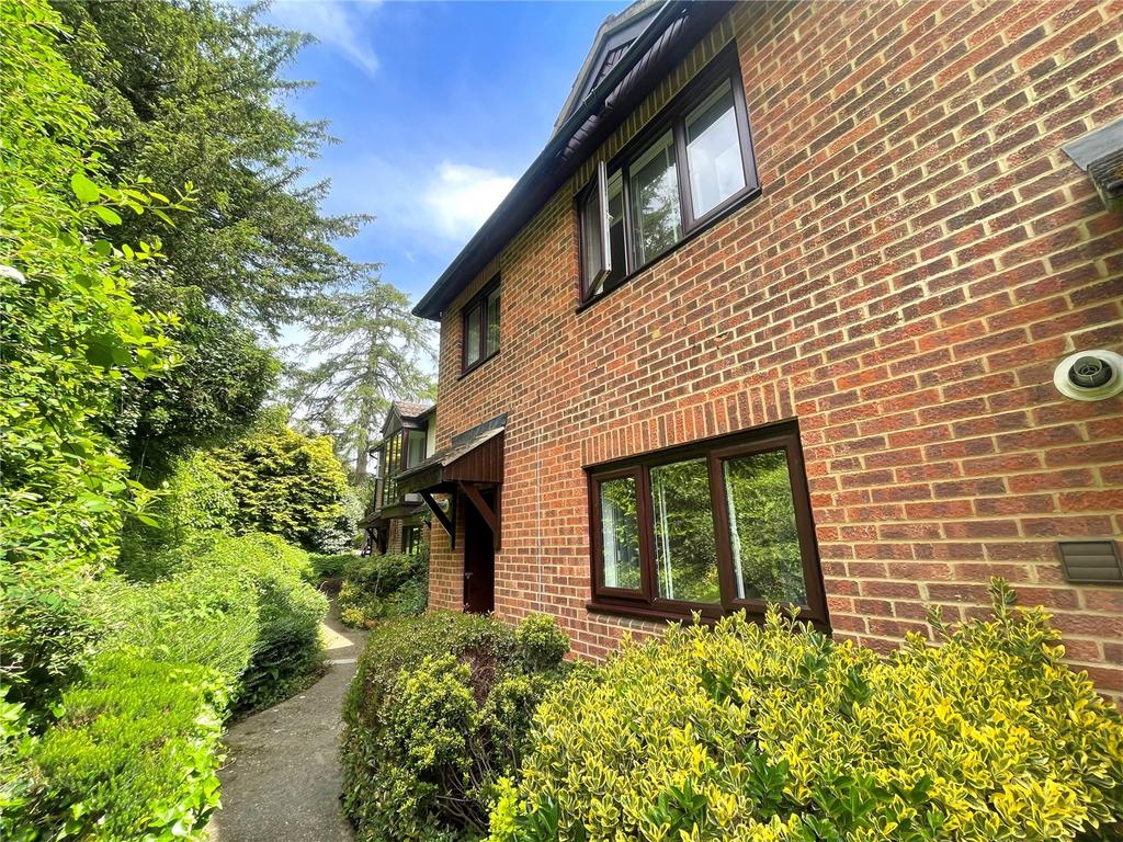 Nightingale Road, Godalming, Surrey, GU7 1 bed terraced house - £1,200 ...