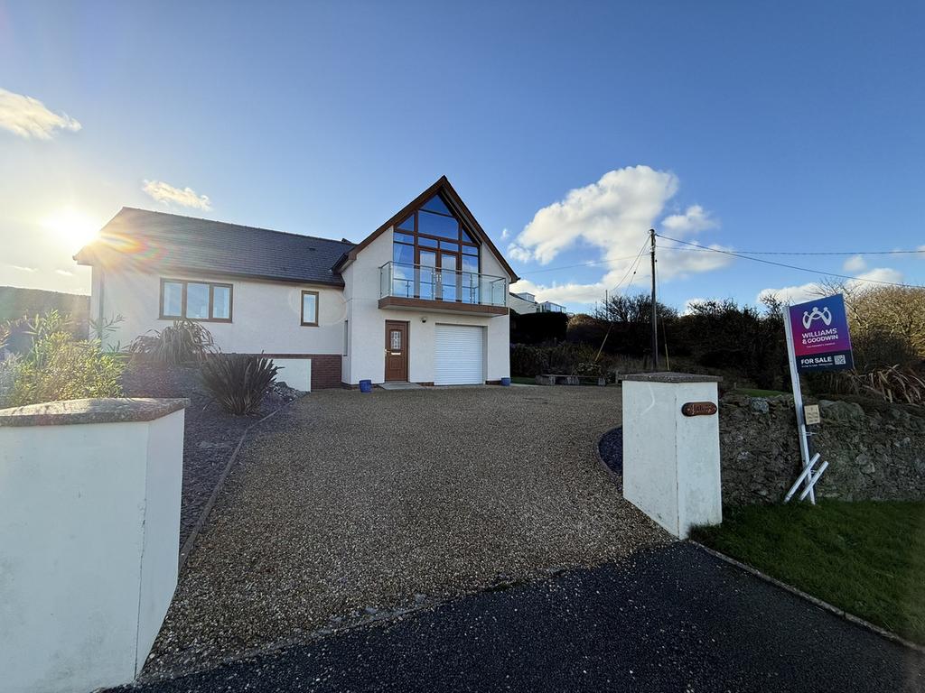 Bull Bay, Amlwch, LL68 3 bed detached house for sale - £650,000