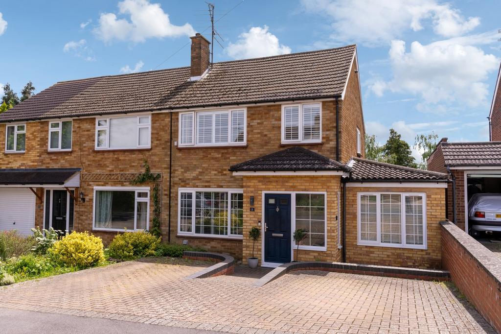 Poplar Close, Hitchin, SG4 3 bed semi-detached house - £630,000