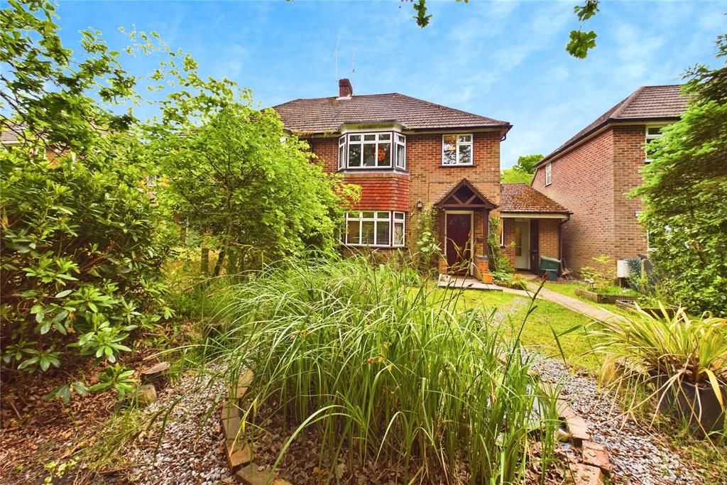 Reading Road, Burghfield Common... 3 bed semi-detached house - £540,000