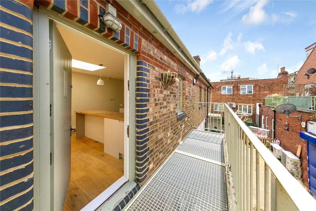 Sheen Lane, East Sheen, SW14 2 bed terraced house - £625,000