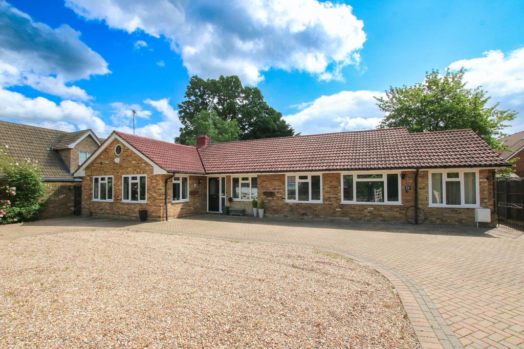 Arbor Lane, Winnersh, Wokingham, RG41 4 bed bungalow for sale - £815,000