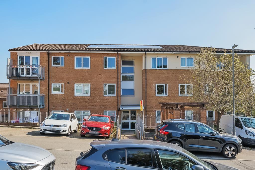 High Wycombe, Buckinghamshire, HP13 1 bed flat - £190,000