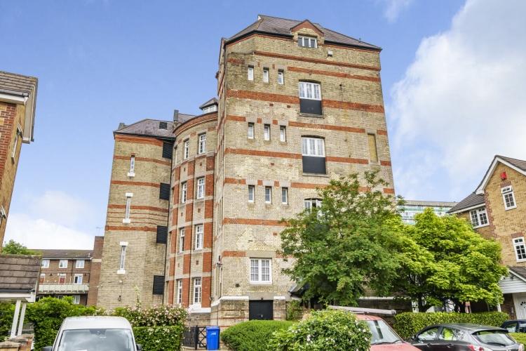 Gables Close, London SE5 1 bed apartment - £1,900 pcm (£438 pw)