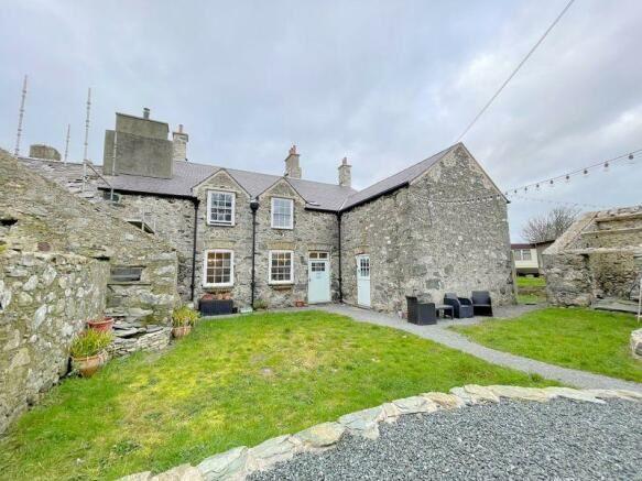 Llanfairynghornwy, Holyhead LL65 11 bed country house - £780,000