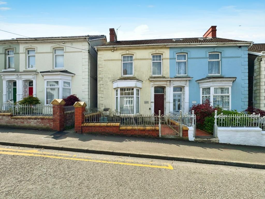 St. Teilo Street, Pontarddulais... 3 bed semi-detached house - £115,000
