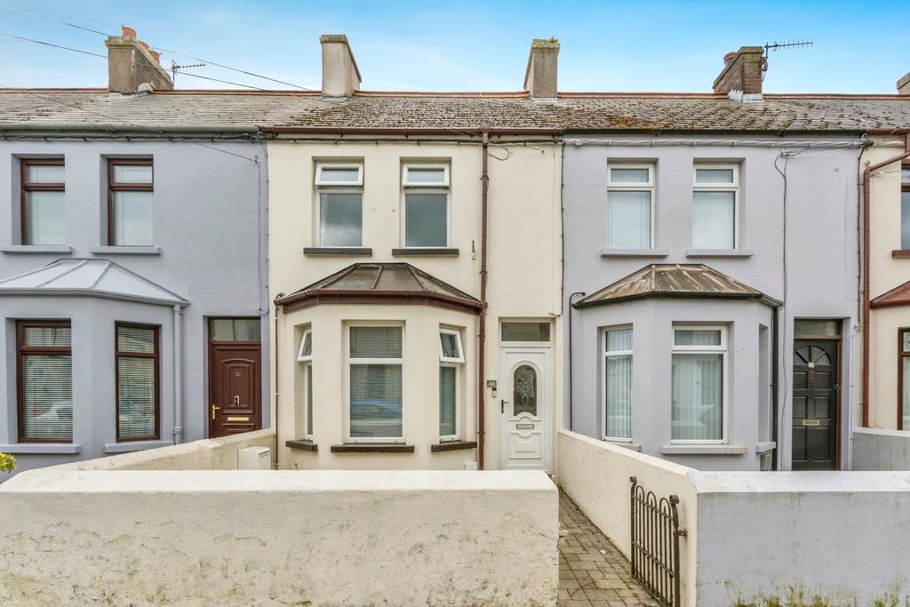 Newington Avenue, Larne BT40 4 bed terraced house - £90,000