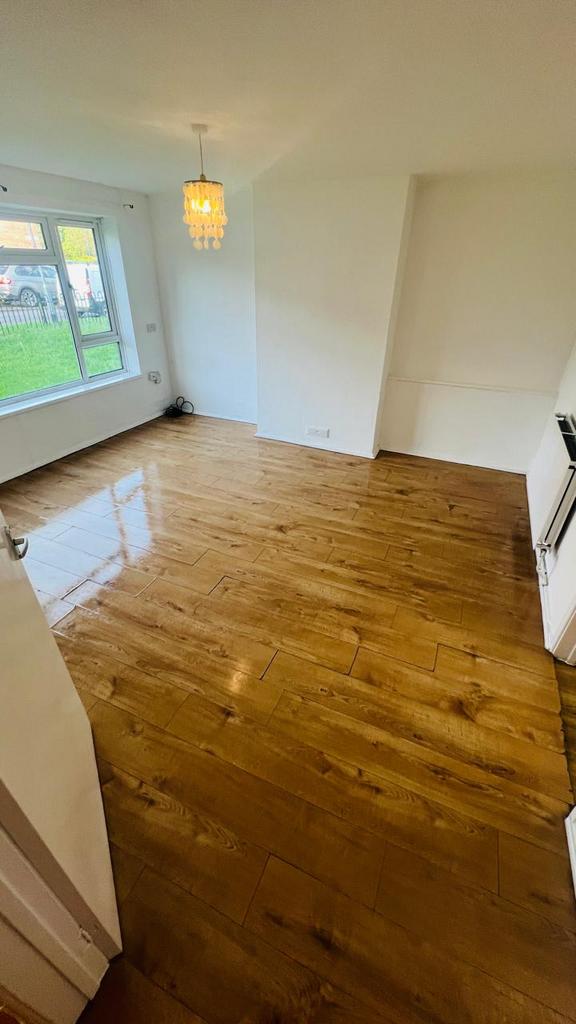 Dunstable LU5 2 bed maisonette - £1,150 pcm (£265 pw)