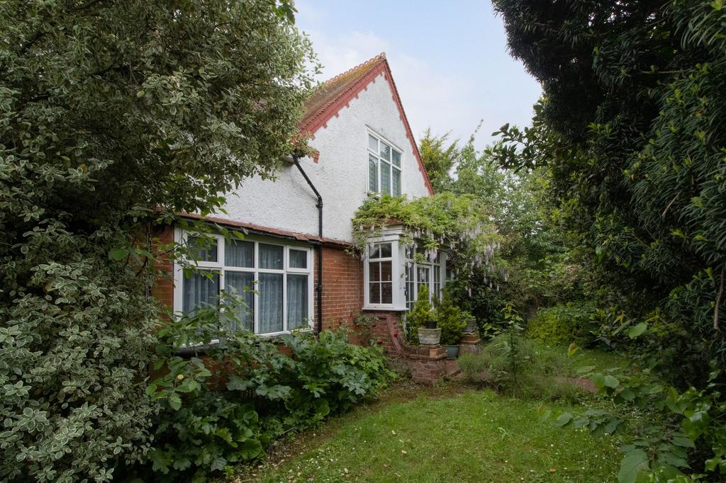Ramsgate Road, Margate, CT9 3 bed detached house - £500,000