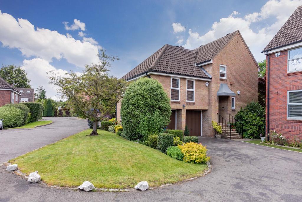 Horseguards Drive, Maidenhead SL6 4 bed detached house - £875,000