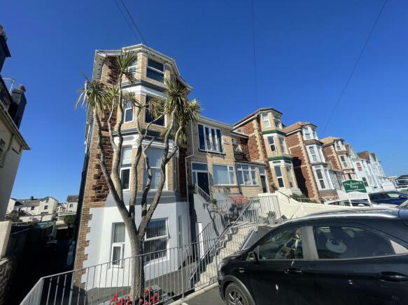 Adelphi Road, Paignton 3 bed apartment to rent - £1,200 pcm (£277 pw)