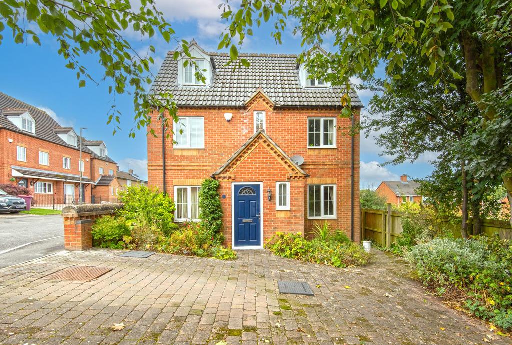 Sutton View, Chesterfield S42 3 bed detached house for sale - £240,000