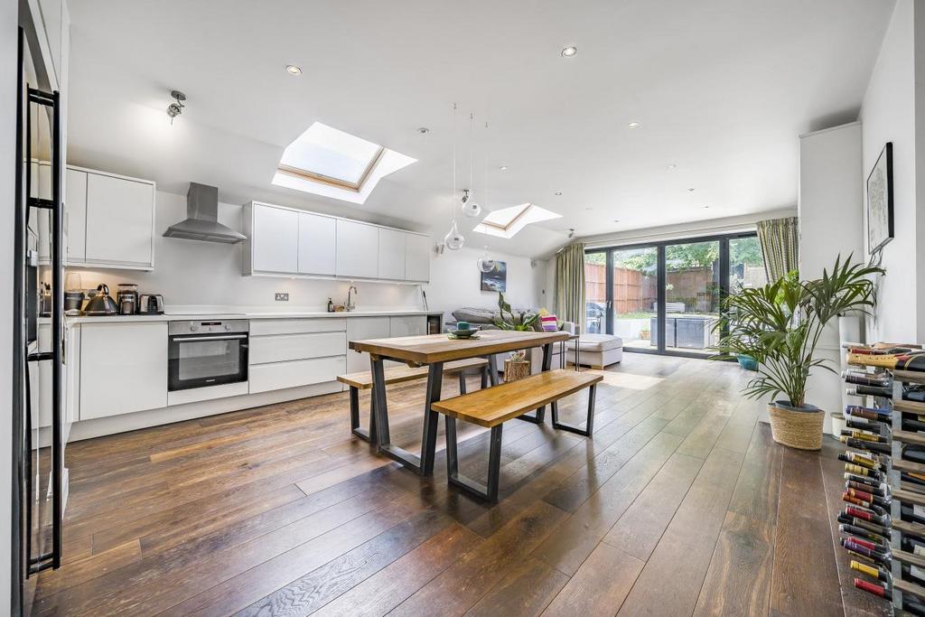 Leppoc Road, Clapham 2 bed flat - £975,000