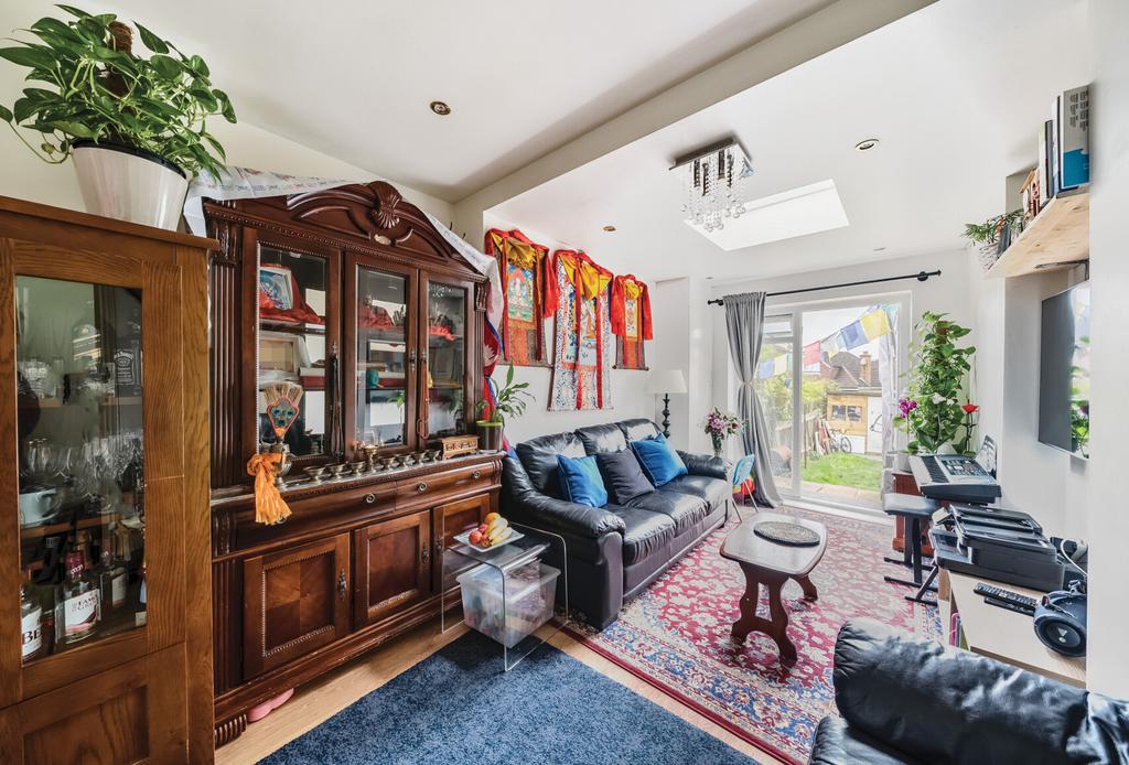 Townsend Lane, London NW9 2 bed maisonette - £350,000