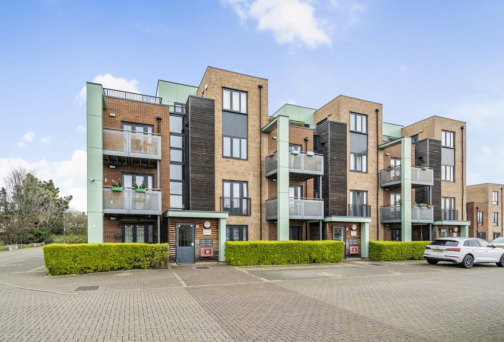 Esquiline Lane, Mitcham CR4 2 bed apartment for sale - £136,000