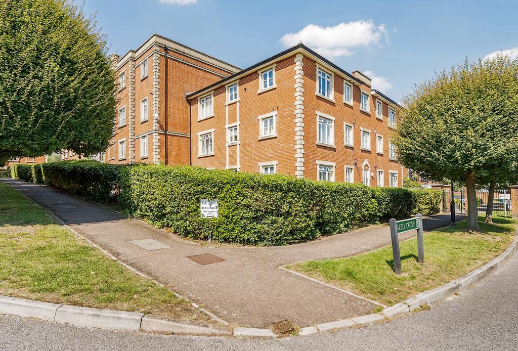 Reed Drive, Surrey RH1 2 bed apartment - £260,000
