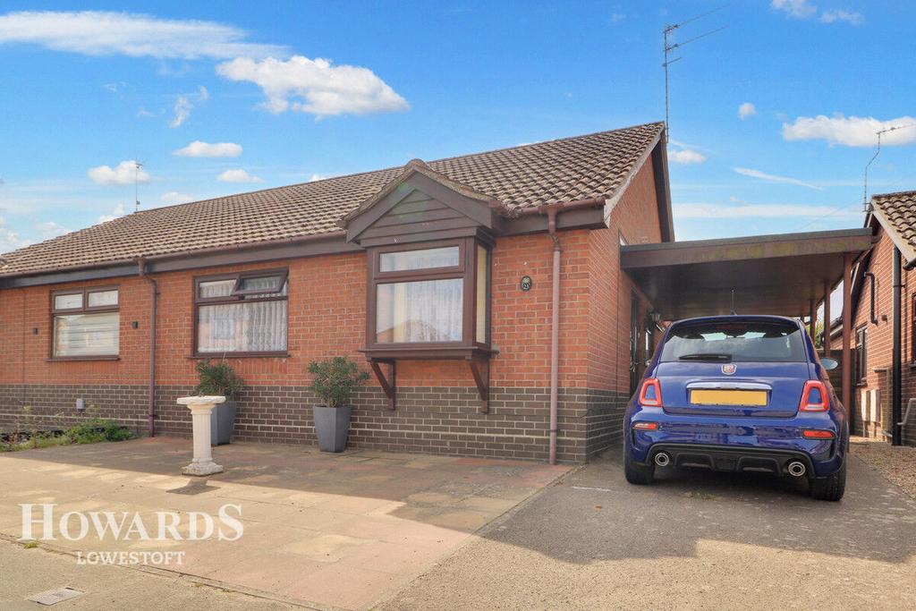 Dunston Drive, Lowestoft 2 bed semi-detached bungalow - £210,000