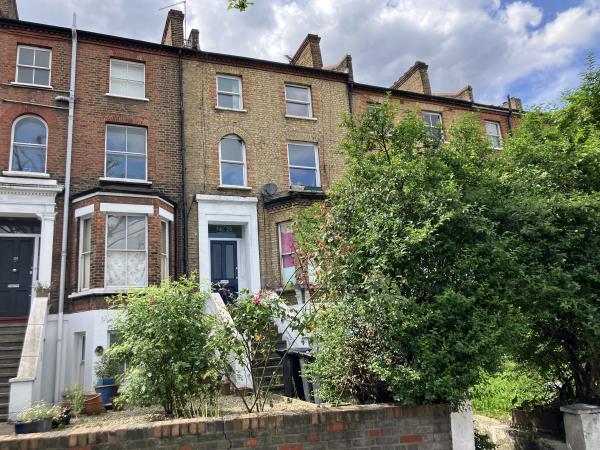 FOREST HILL SE23 Studio - £180,000
