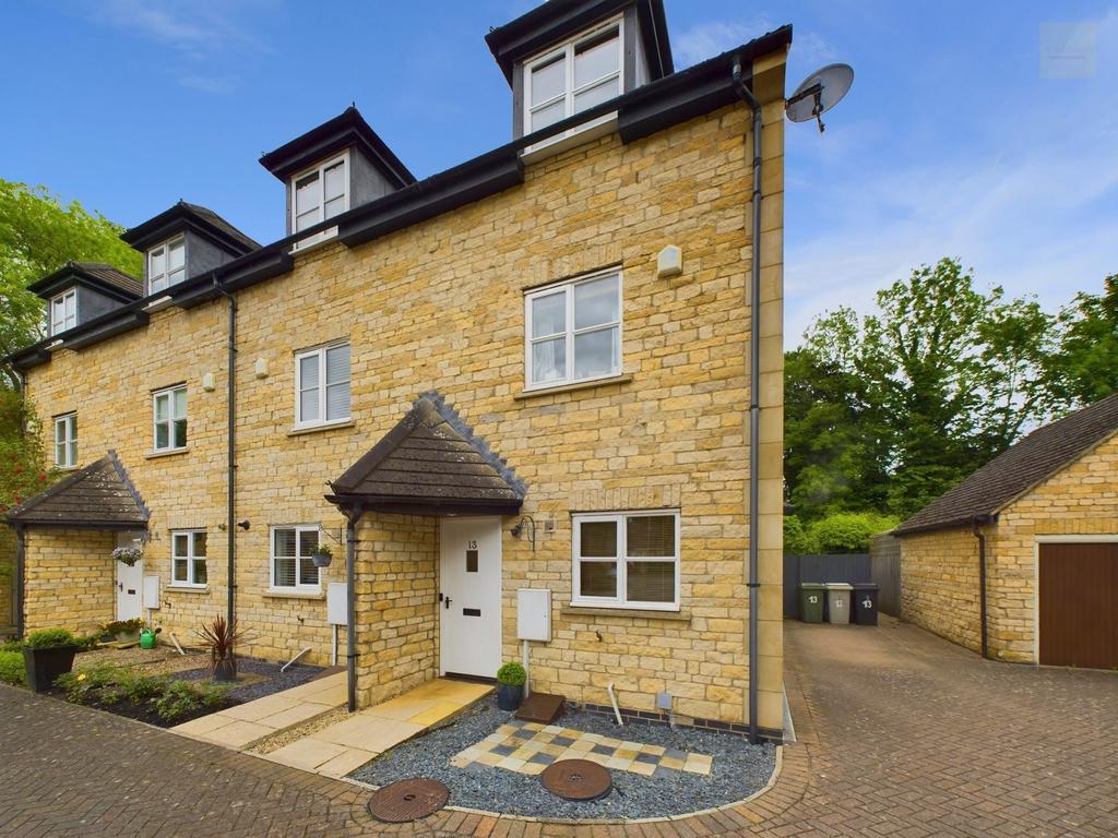Aldgate Court, Stamford PE9 3 bed townhouse for sale - £375,000