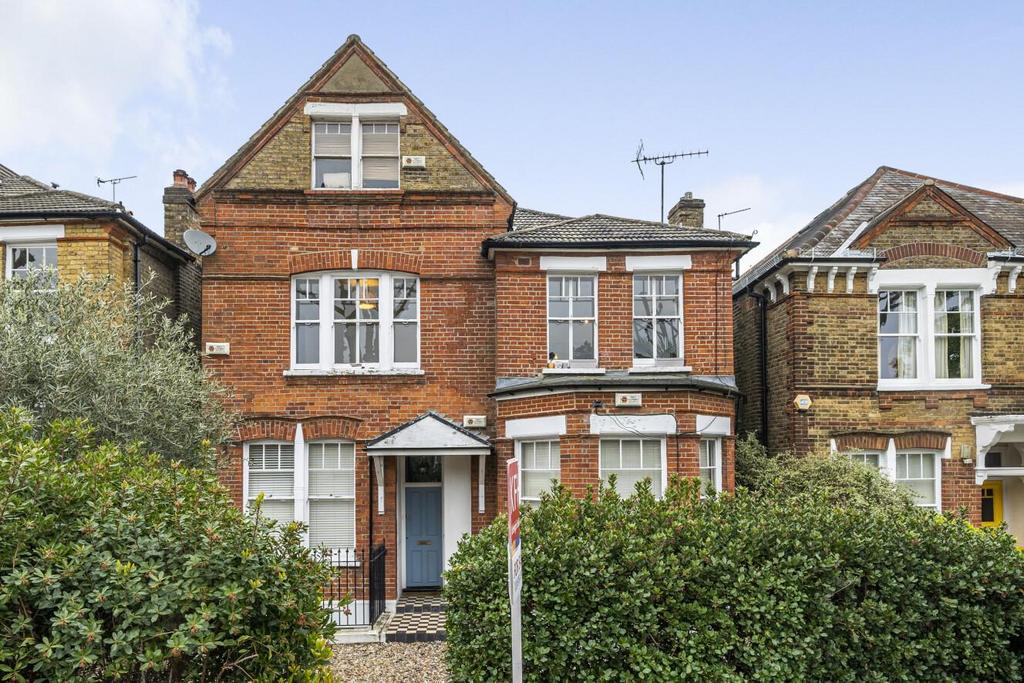 Palace Road, Lambeth 2 bed flat - £575,000
