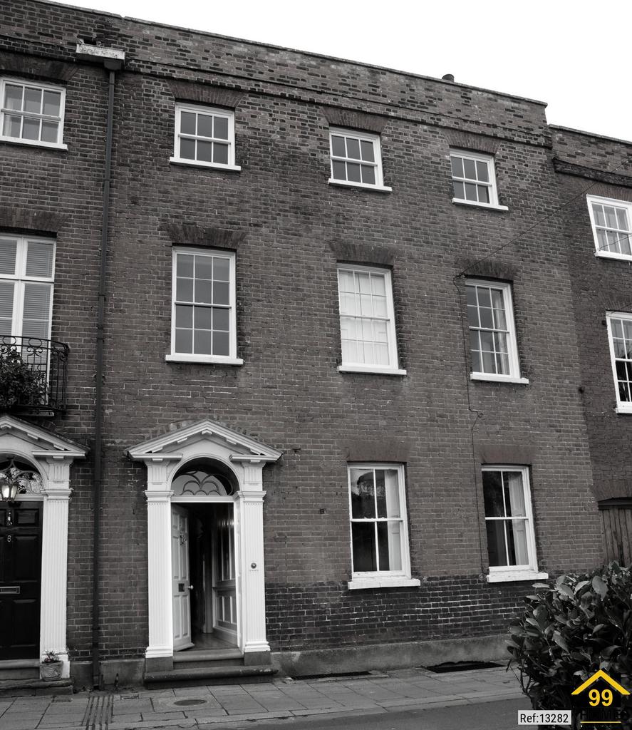 Mansion Row, Gillingham, Kent, ME7 5 bed terraced house - £750,000