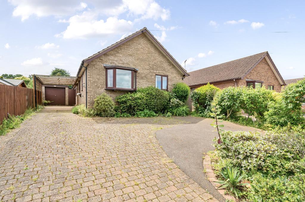 Barons Road, Bury St. Edmunds IP33 3 bed detached bungalow - £425,000