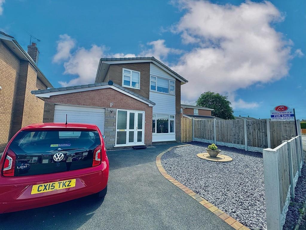 Ffordd Llwelyn LL12 8JP 3 bed detached house - £261,950