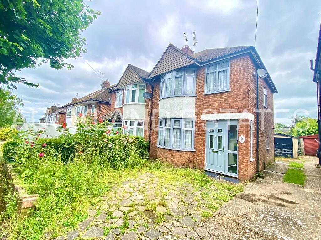 Oulton Crescent, Potters Bar EN6 3 bed semi-detached house - £525,000