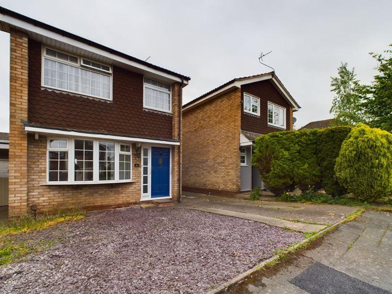 Norbroom Drive, Newport TF10 3 bed link detached house - £235,000