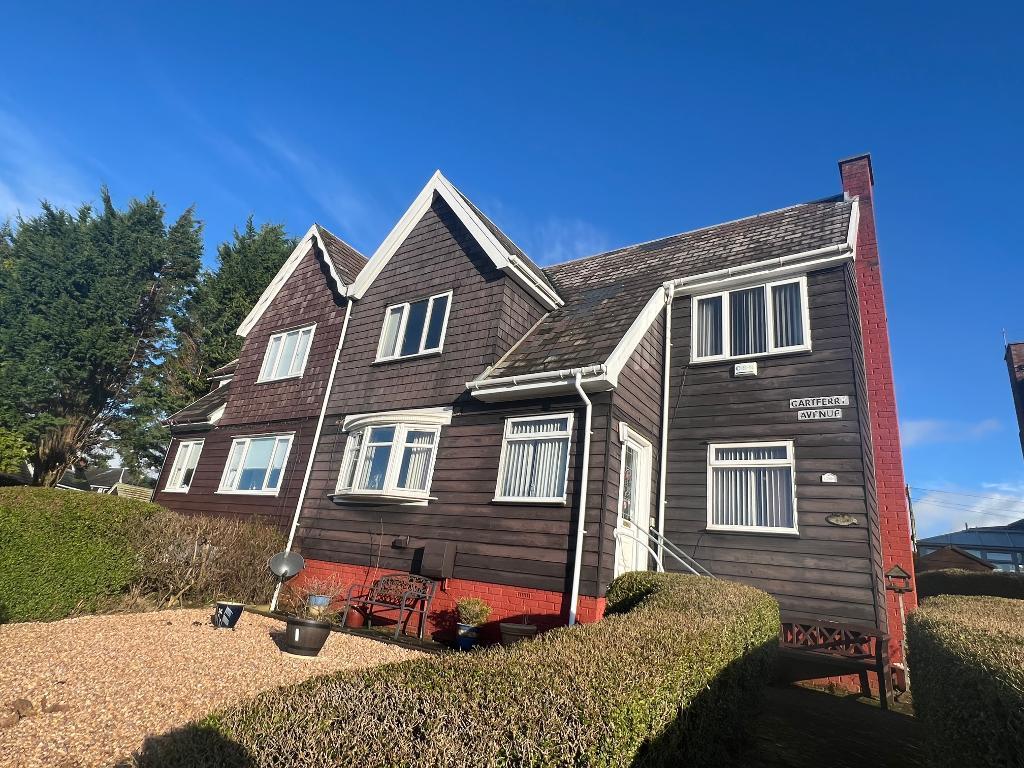 Gartferry Avenue, Moodiesburn, G69 0EE 4 bed semi-detached house - £139,999