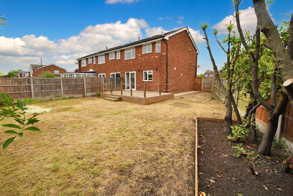 St. Georges Walk, Canvey Island SS8 3 bed house for sale - £300,000