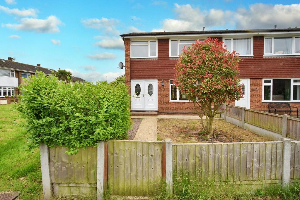 St. Georges Walk, Canvey Island SS8 3 bed house - £300,000