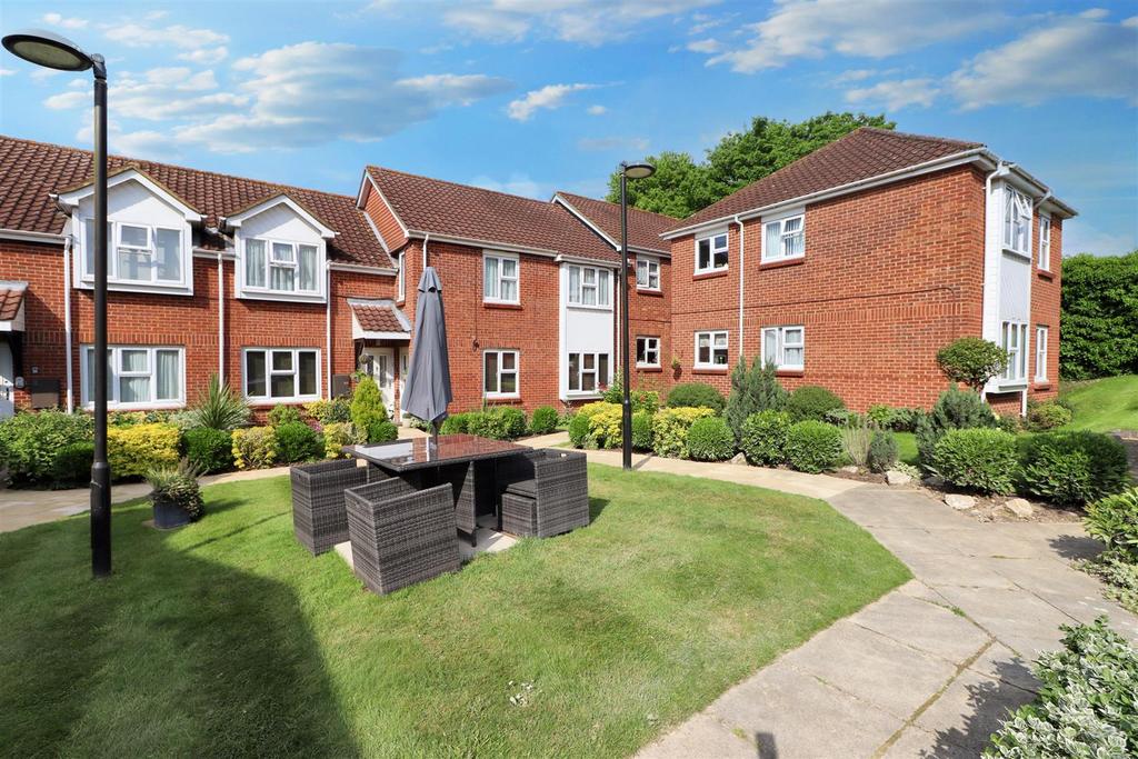 Barnet Lane, Elstree, Borehamwood 2 bed retirement property - £255,000