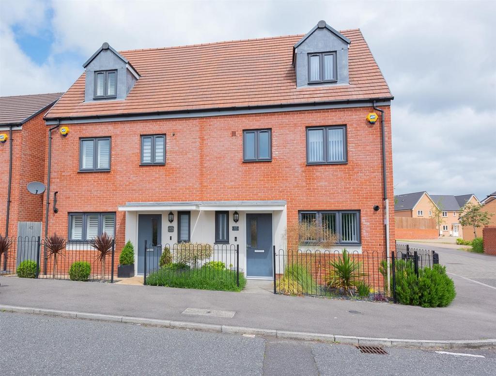 Trinity Way, Basingstoke RG24 4 bed semi-detached house - £445,000