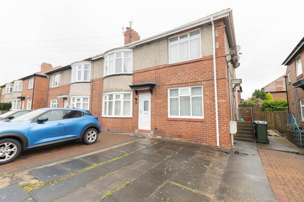 Ferndene Grove, Newcastle Upon Tyne 2 bed flat - £150,000