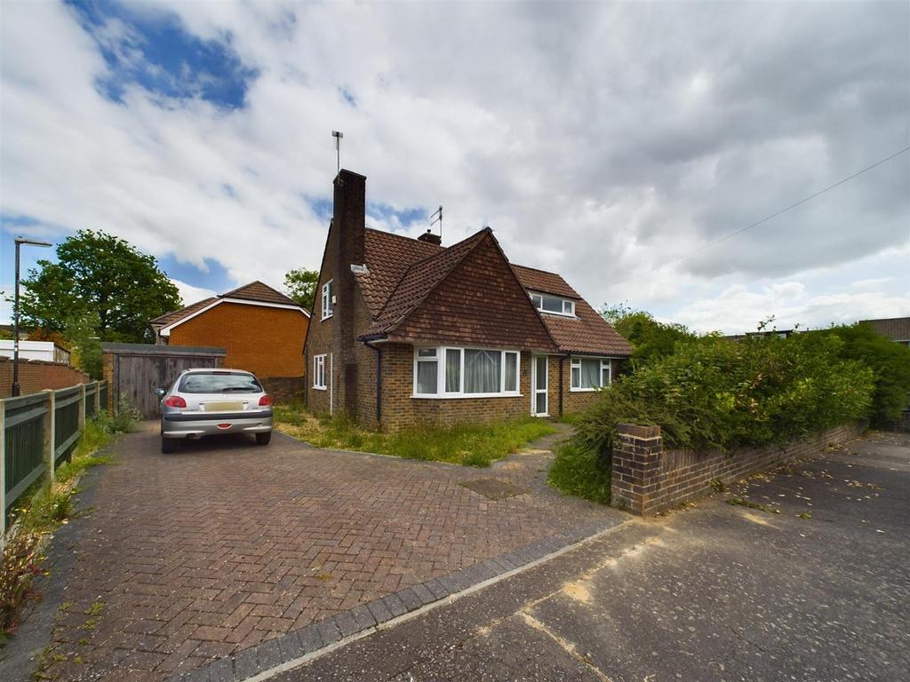 Perryfield Road, Crawley RH11 4 bed detached house - £610,000