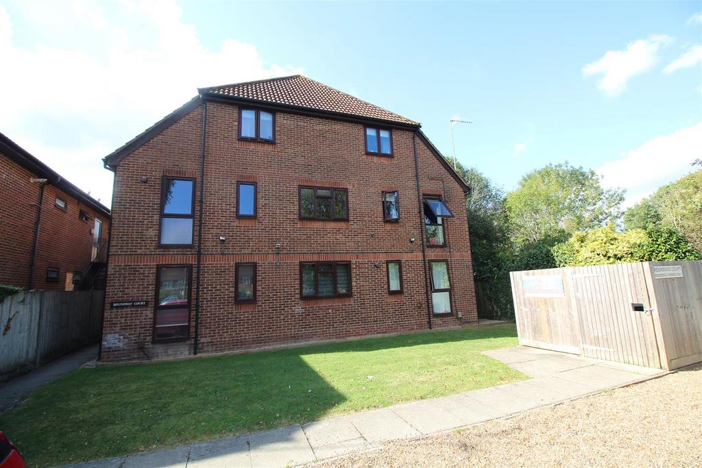London Road, Crawley Studio - £950 pcm (£219 pw)