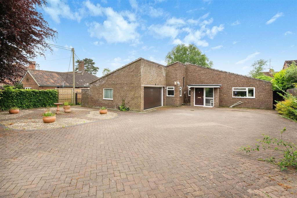 The Breach, Devizes 3 bed detached bungalow - £695,000