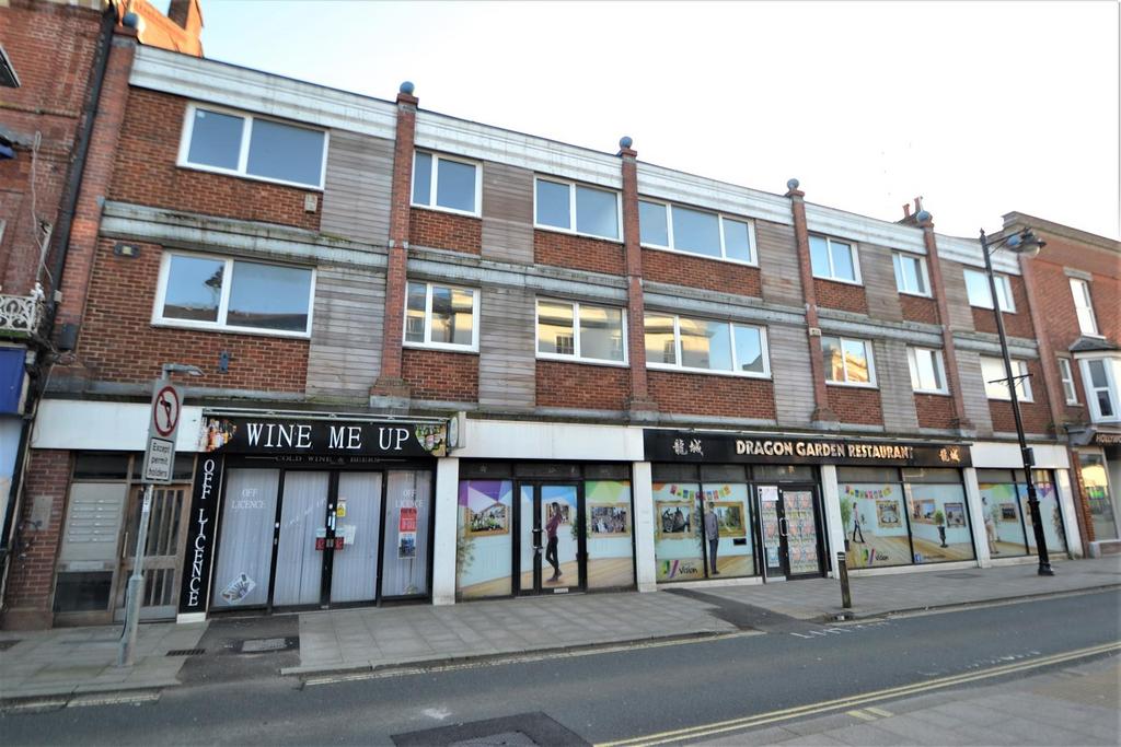 13 Bridge Street, Andover, SP10 1BE 2 bed apartment - £1,050 pcm (£242 pw)