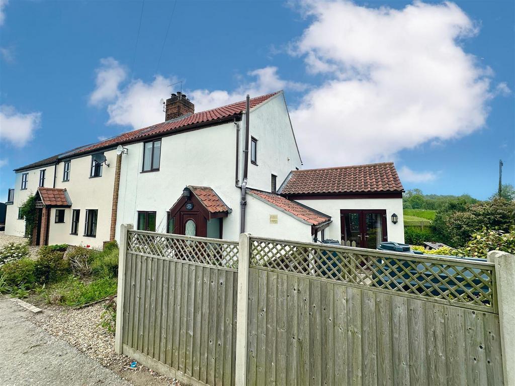 Swim Road, Runham NR29 3 bed semi-detached house - £310,000