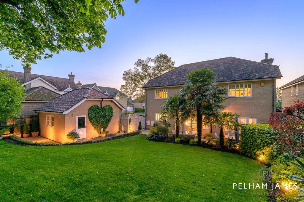 Bellfield, South Luffenham, LE15 5 bed detached house - £900,000