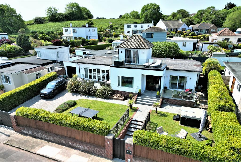 Crossway, Goodrington, Paignton 5 bed detached bungalow - £795,000