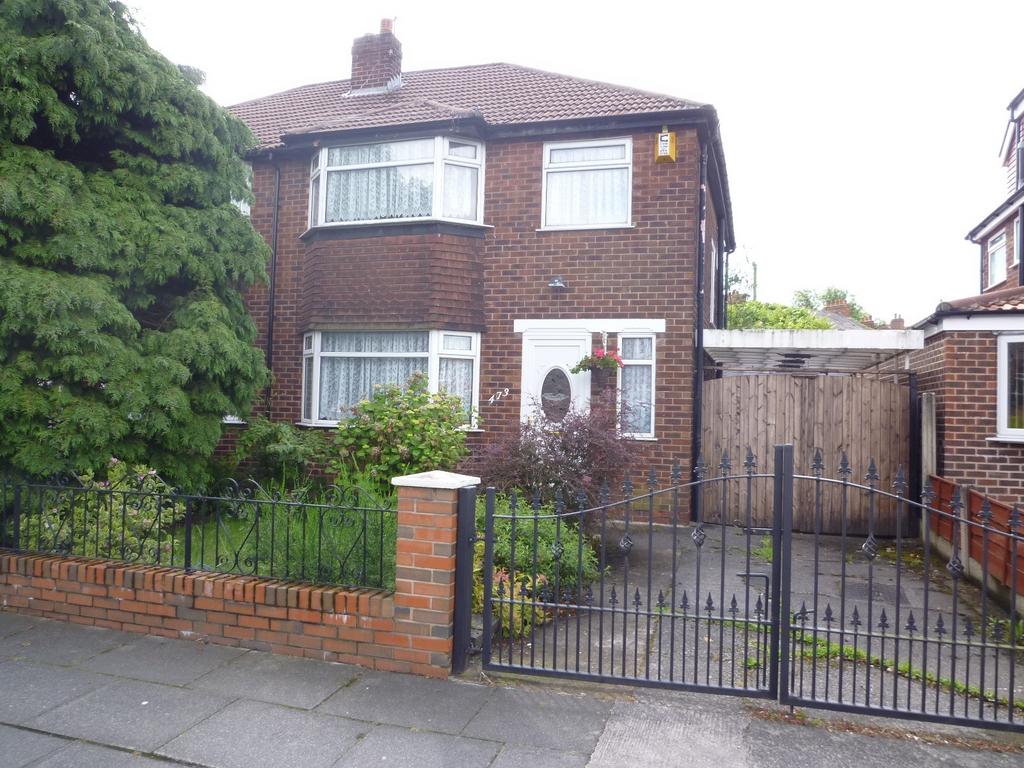 Kings Road, Stretford, M32 8QN 3 bed semi-detached house - £375,000