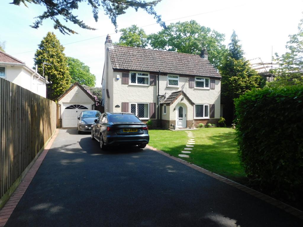 Stour Way, Christchurch BH23 3 bed cottage - £710,000