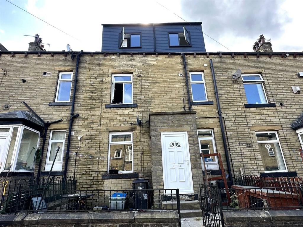 Tennyson Street, Halifax, HX3 3 bed terraced house - £95,000