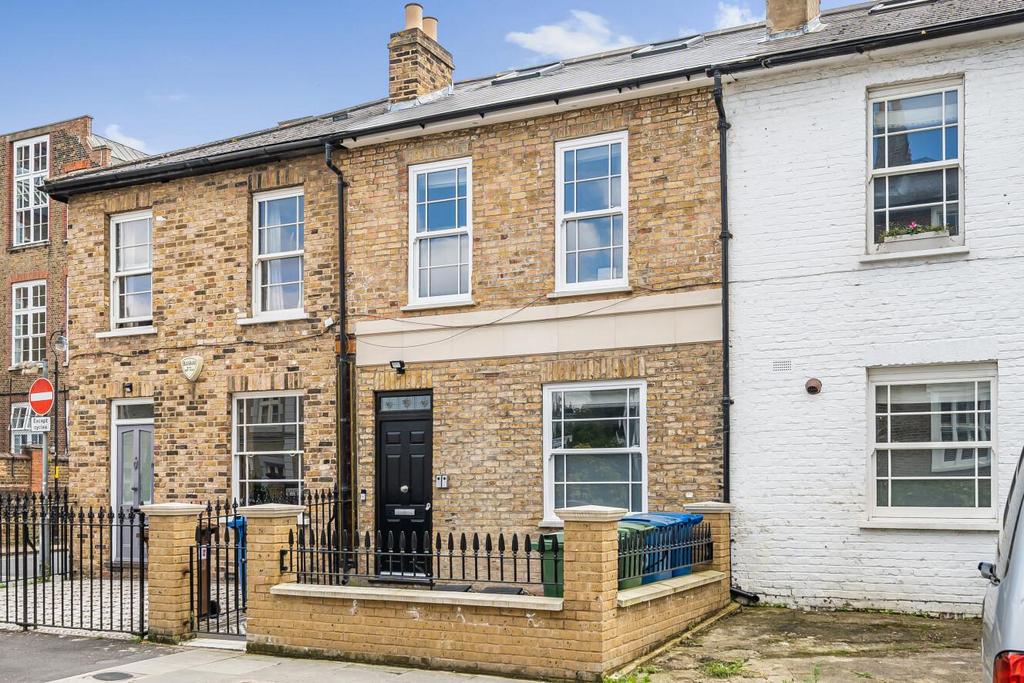 Choumert Road, Peckham Rye 3 bed flat - £795,000