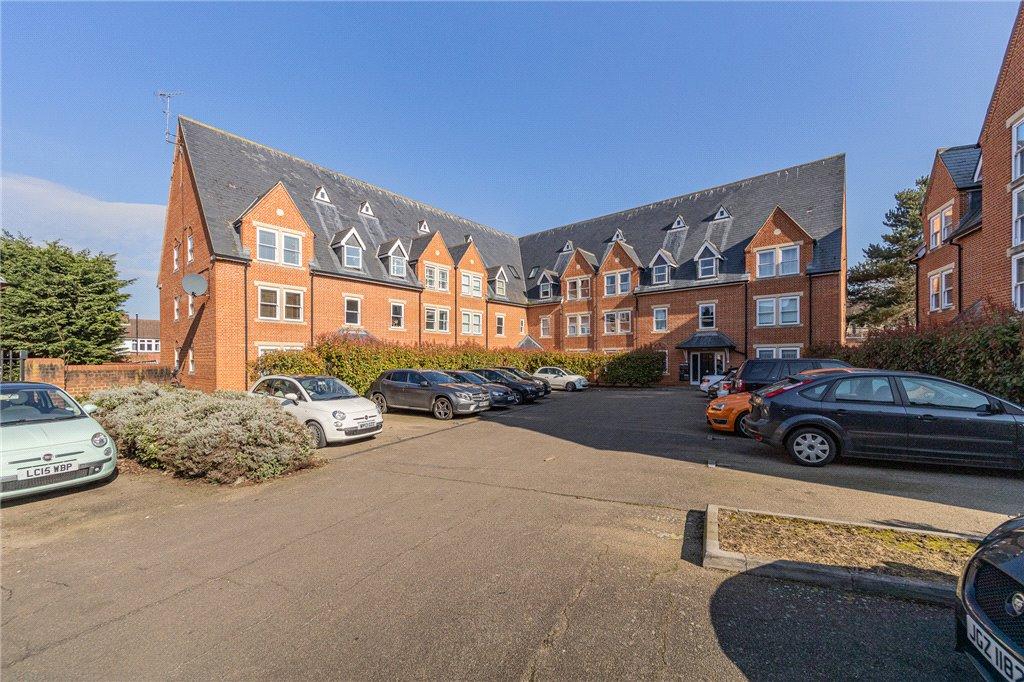 Bridgeman Drive, Windsor, Berkshire 2 bed apartment - £275,000