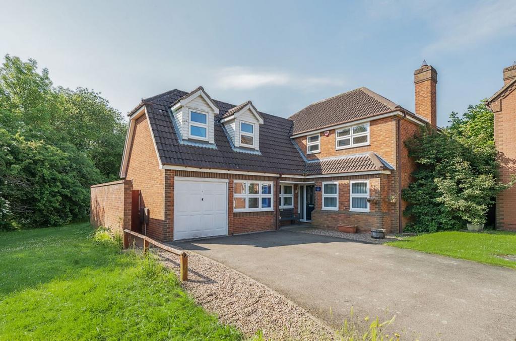 Brett Drive, Bromham, Bedford 5 bed detached house for sale - £575,000