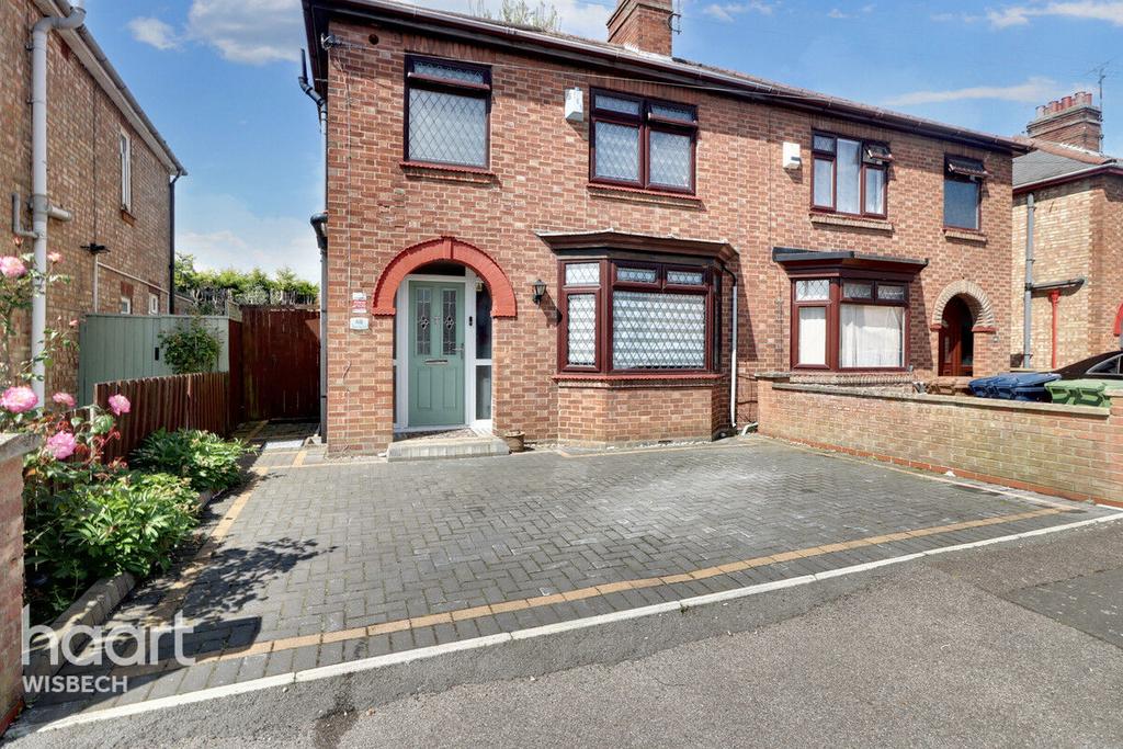 Hazel Gardens, Wisbech 3 bed semi-detached house for sale - £225,000